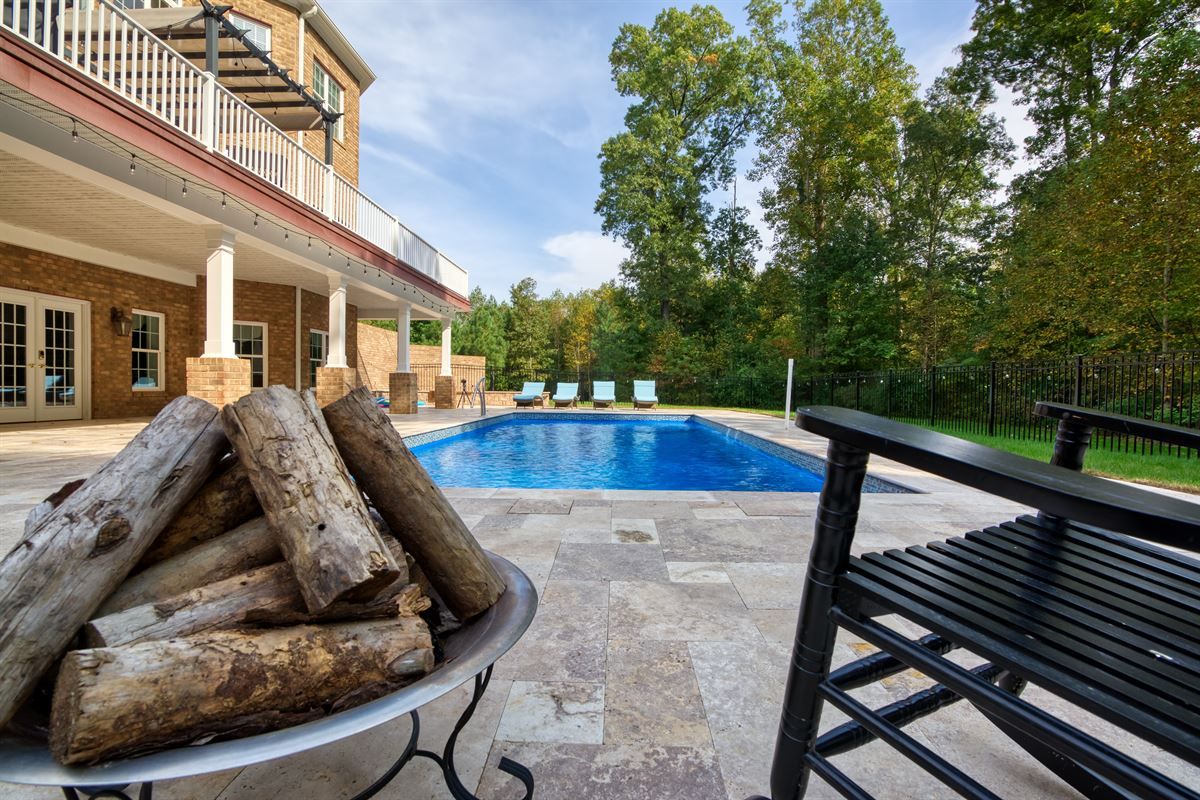 D Series Fiberglass Pools | River Pools & Spa