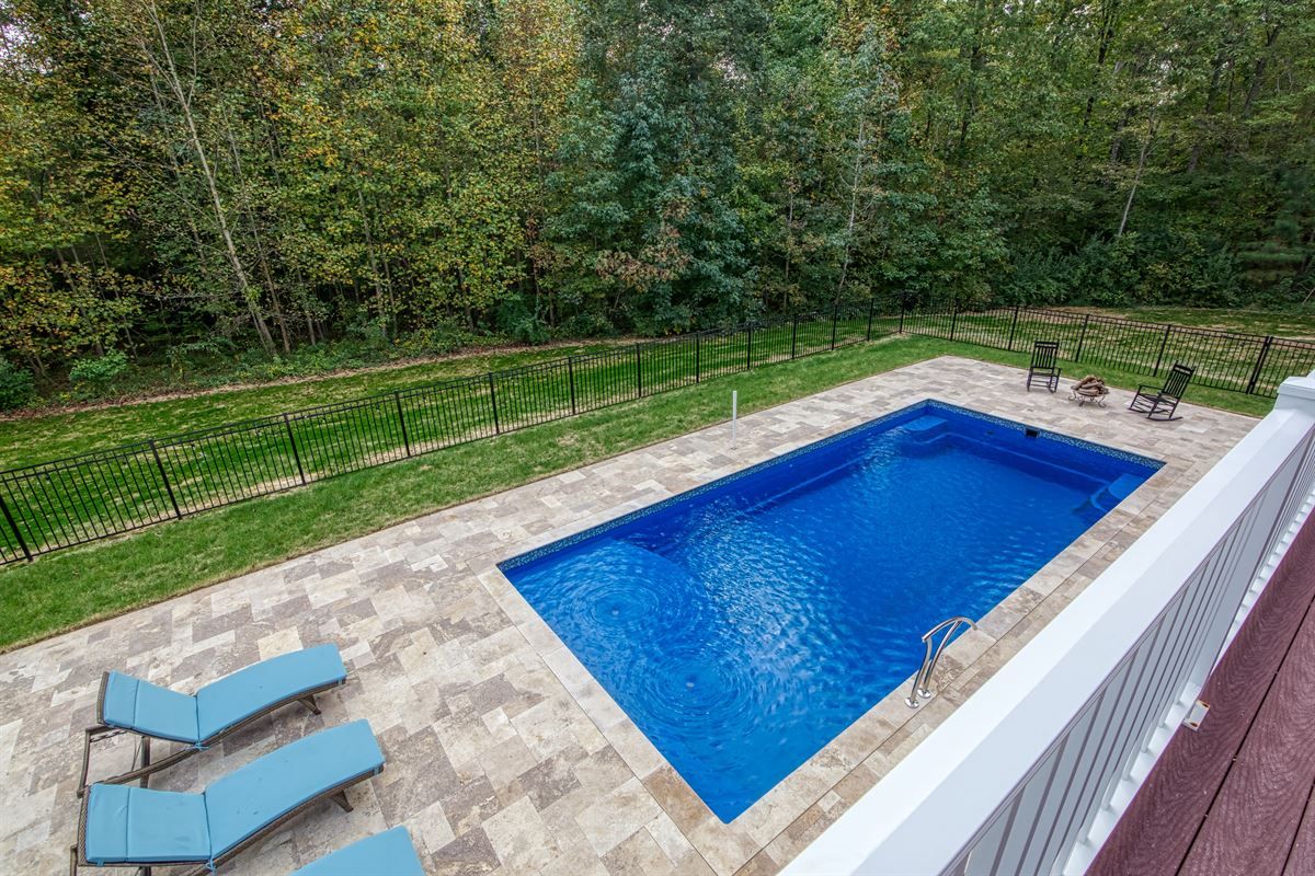 D Series Fiberglass Pools | River Pools & Spa